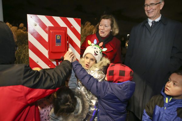 Beeghly family attends Tree Lighting bearing $1 million gift : Inside ...