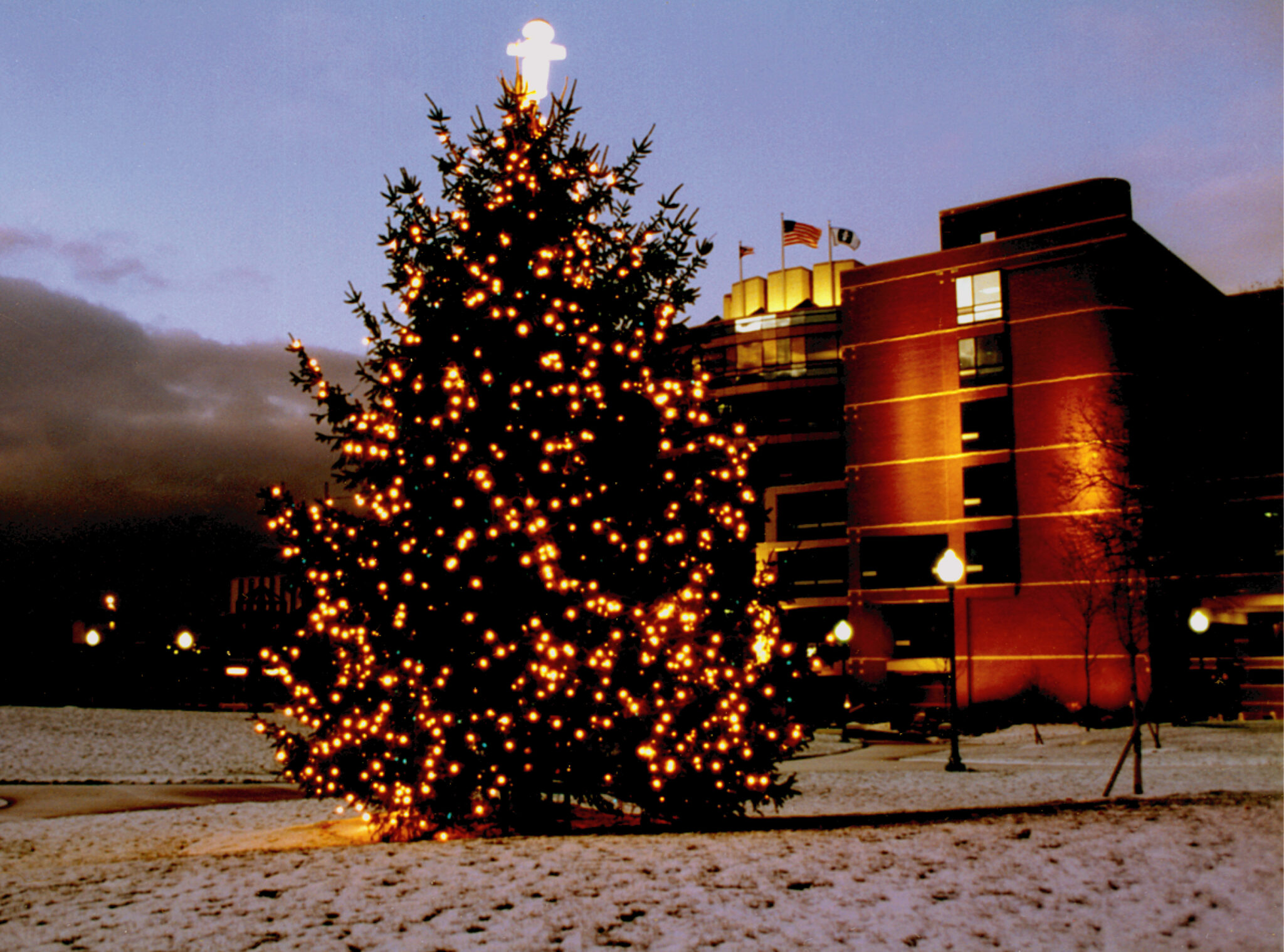 Holiday tradition: Hospital celebrates 30-year anniversary of Children ...