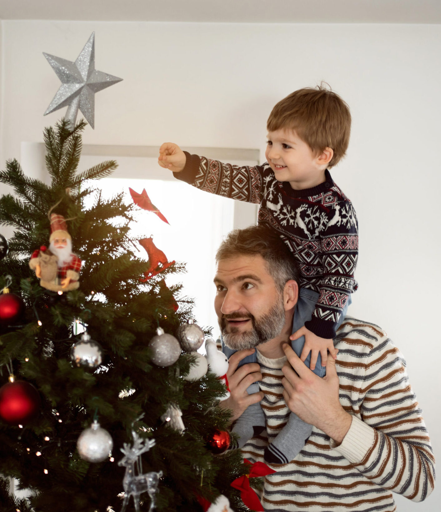 Pro tips for decorating your tree this holiday season : Inside Children ...