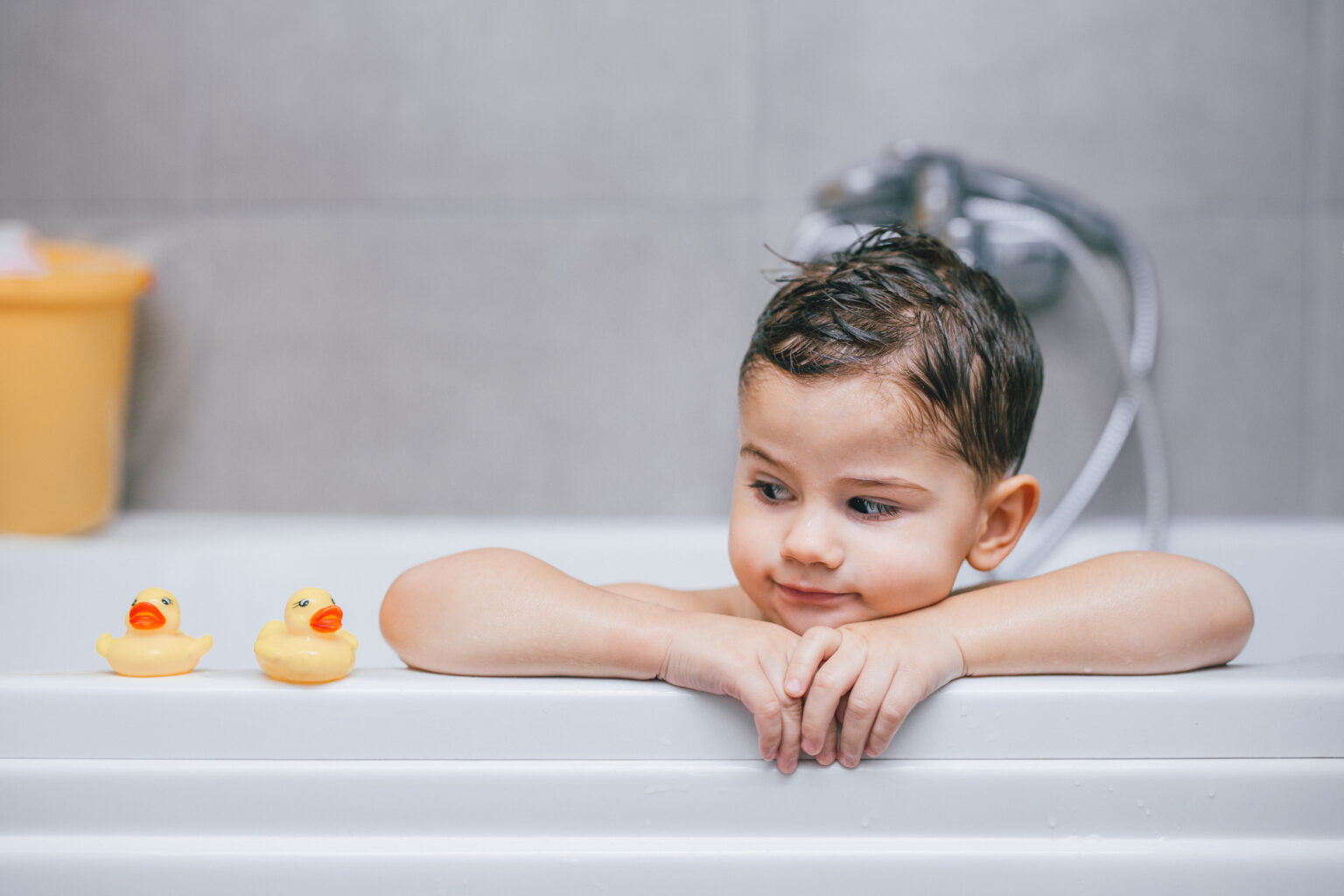 My toddler hates bathing. What should I do? : Inside Children's Blog